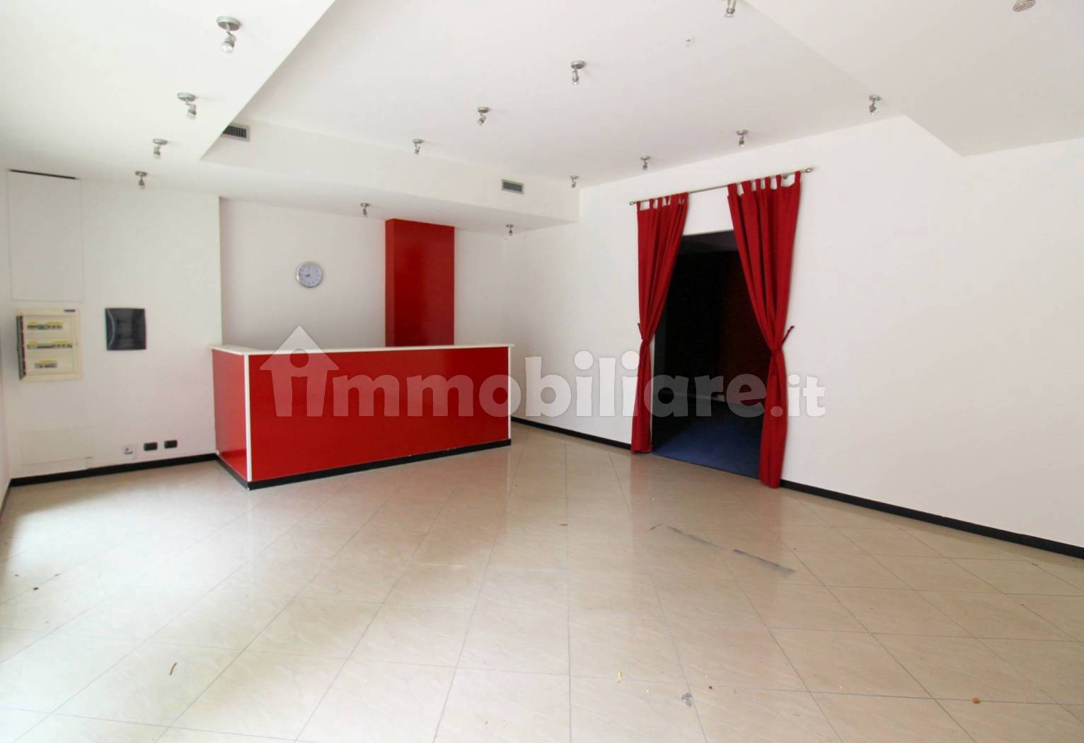 Locale commerciale in Vendita