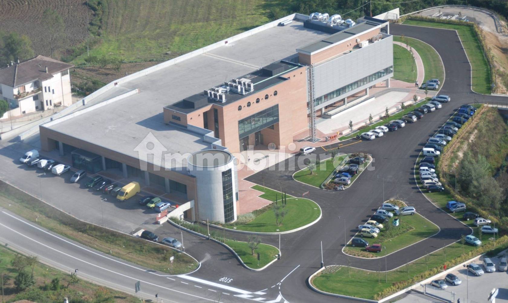 Locale commerciale in Vendita