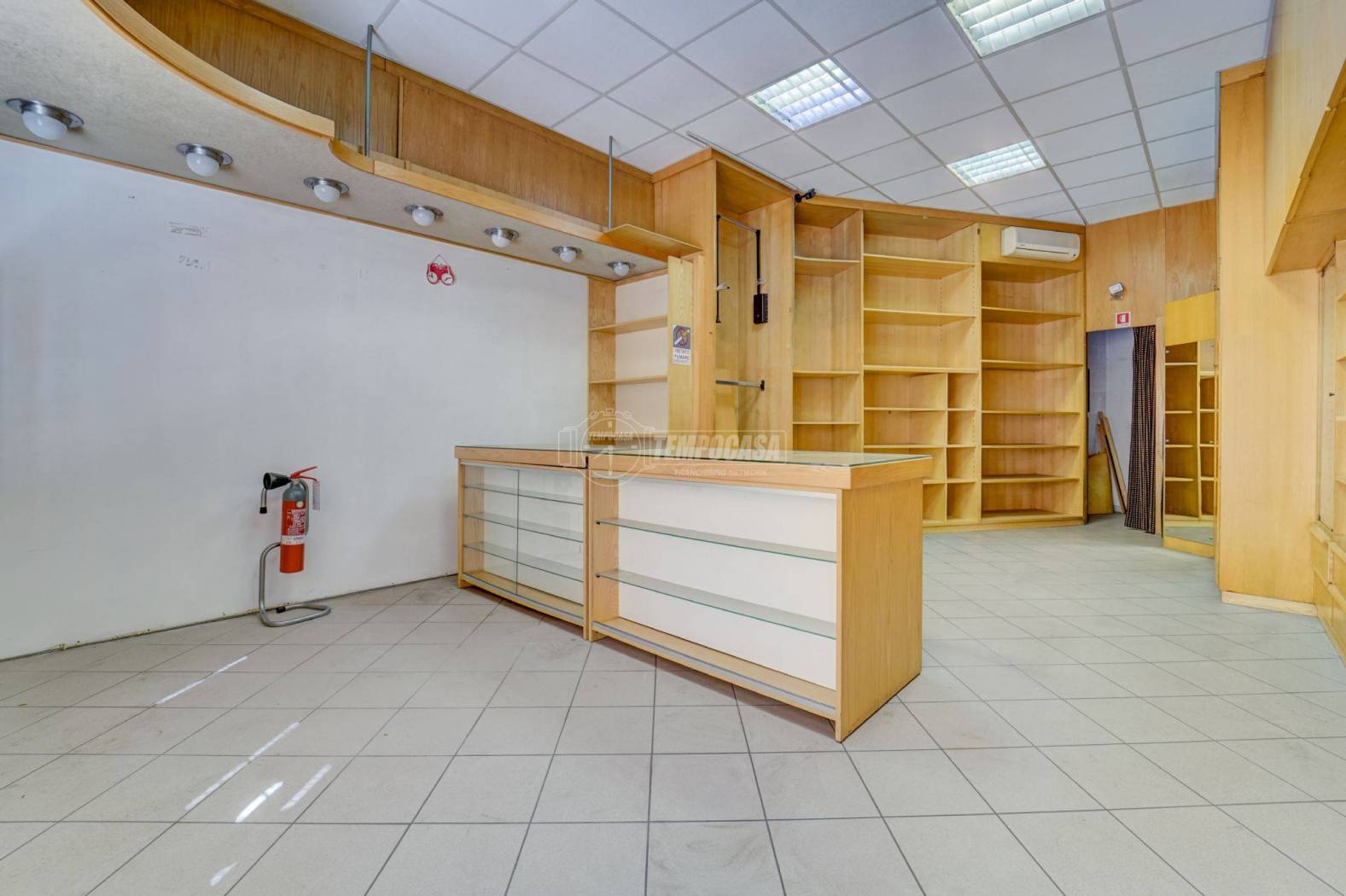 Locale commerciale in Vendita