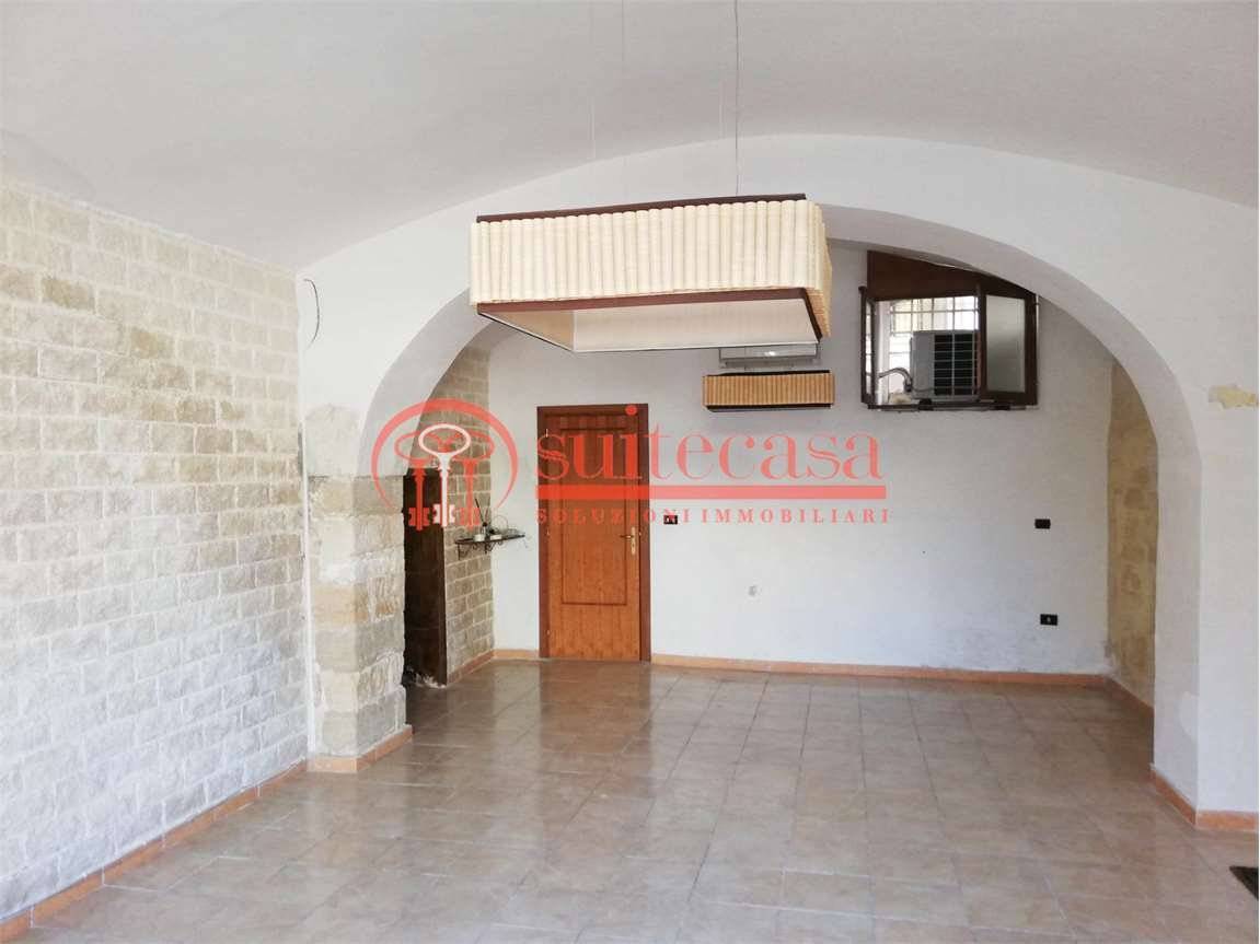 Locale commerciale in Vendita