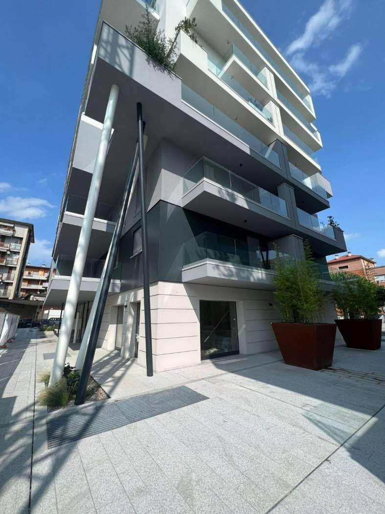 Locale commerciale in Vendita