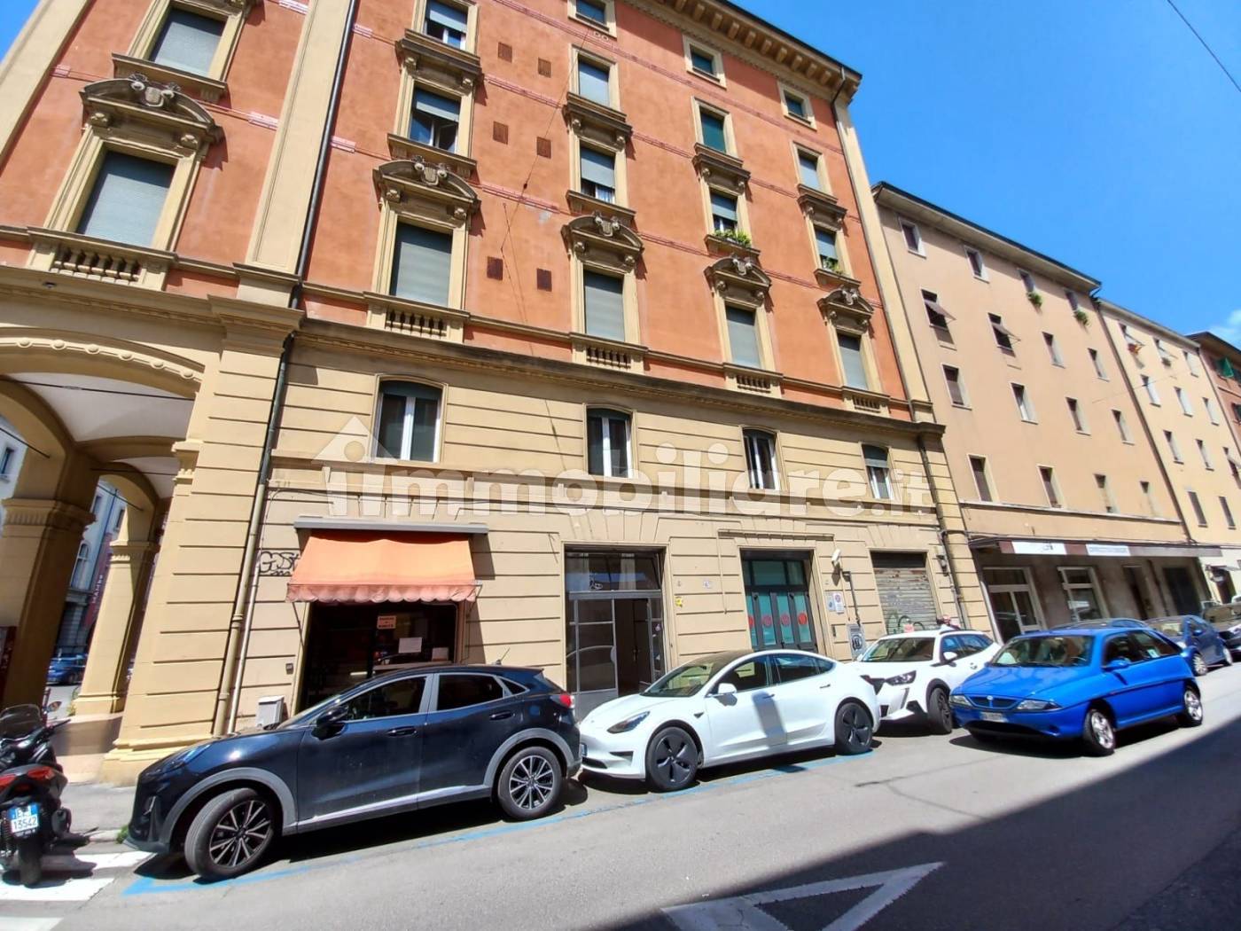 Locale commerciale in Vendita