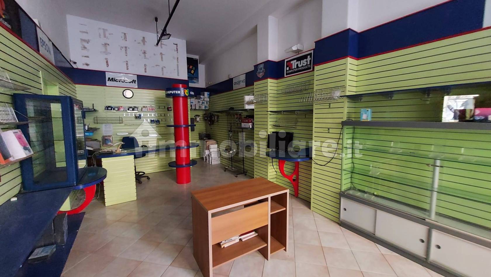 Locale commerciale in Vendita