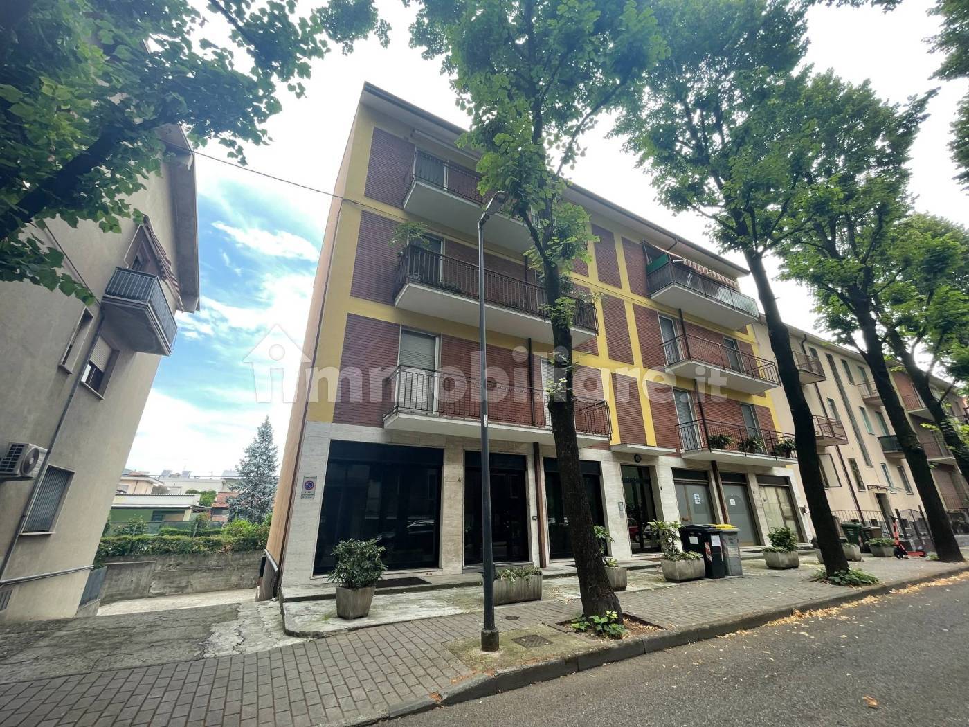 Locale commerciale in Vendita