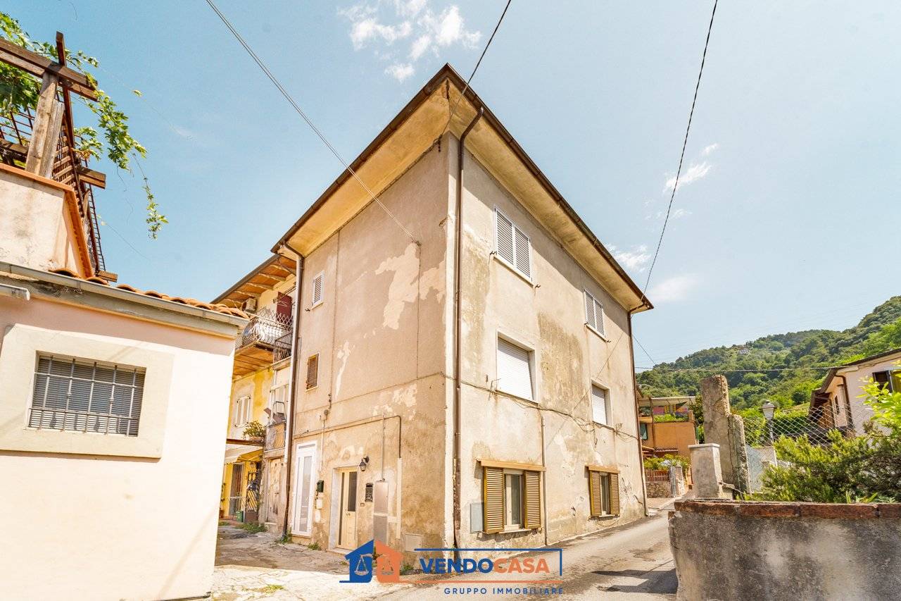 Trilocale via degli Obertenghi 7, Centro, Massa