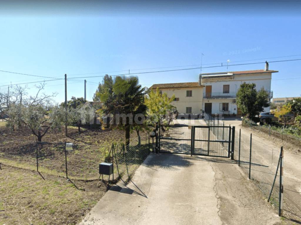 Vendita Casale in Strada Provinciale di Petacciato Petacciato. 260 m² ...