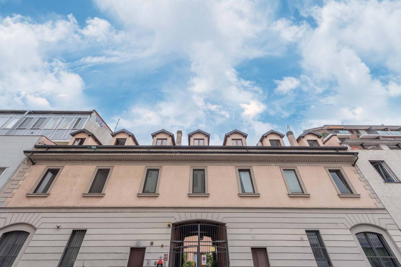 Bilocale via Gentilino 7, Corso San Gottardo, Milano