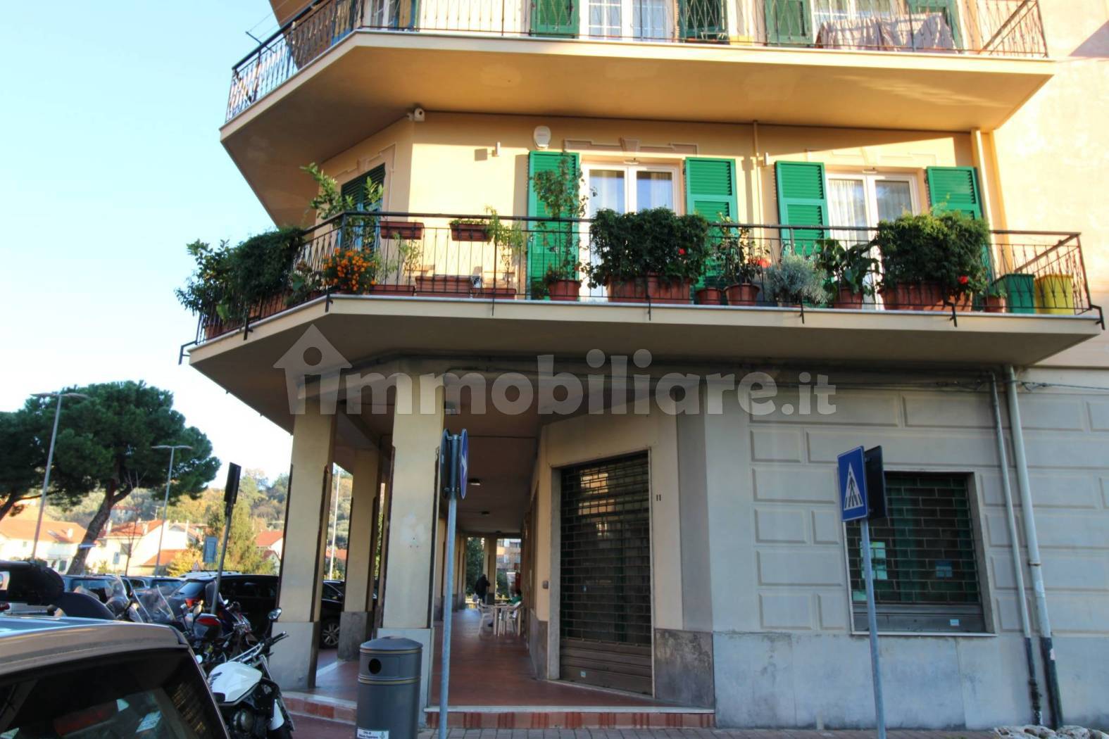 Locale commerciale in Vendita