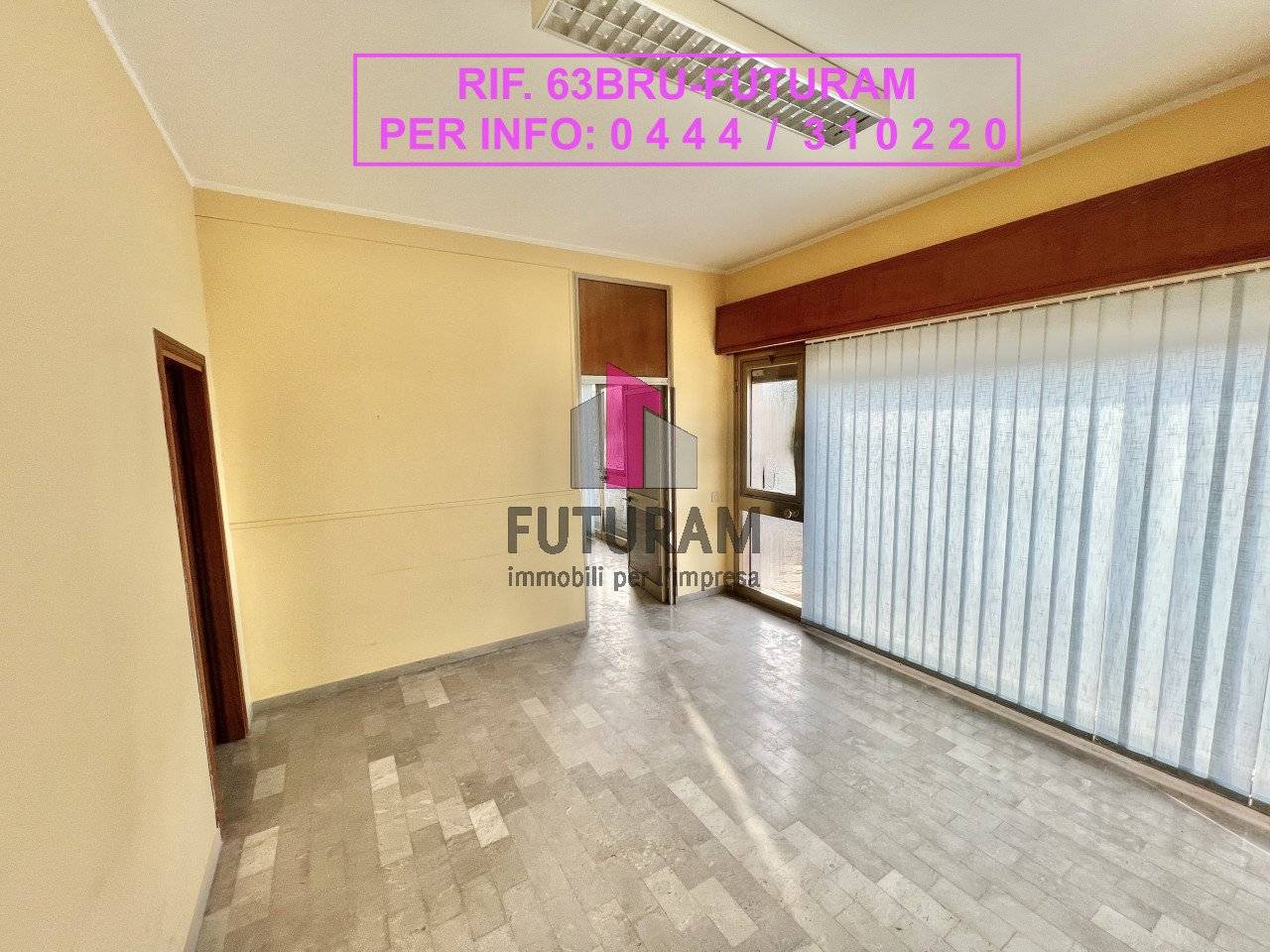 Locale commerciale in Vendita