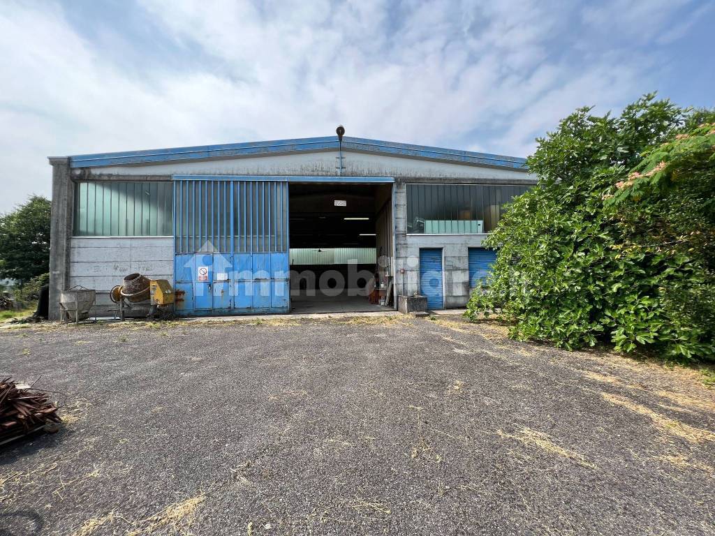 Capannone, Villa d'Adda, Rif. 105048751 - Immobiliare.it