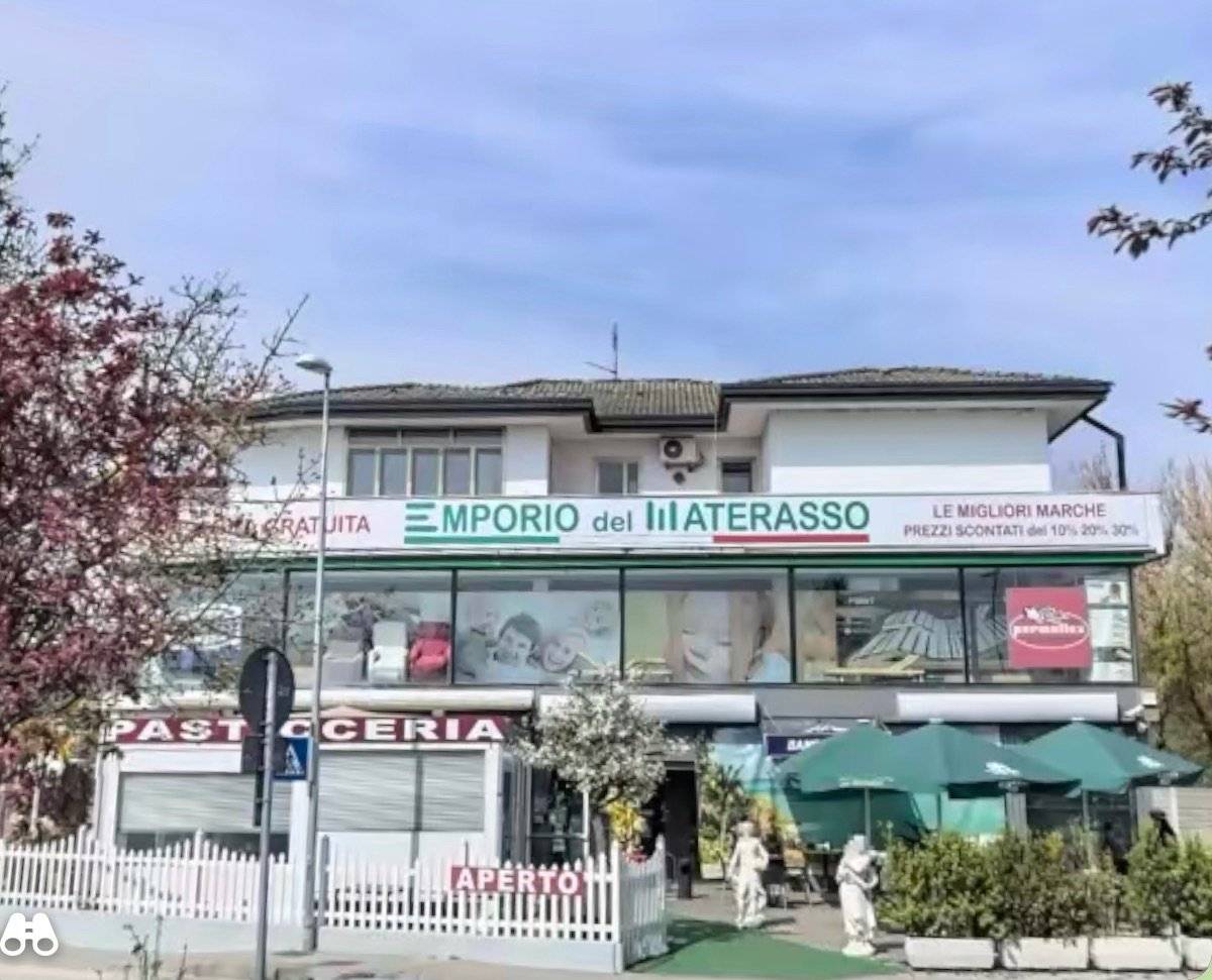 Locale commerciale in Vendita