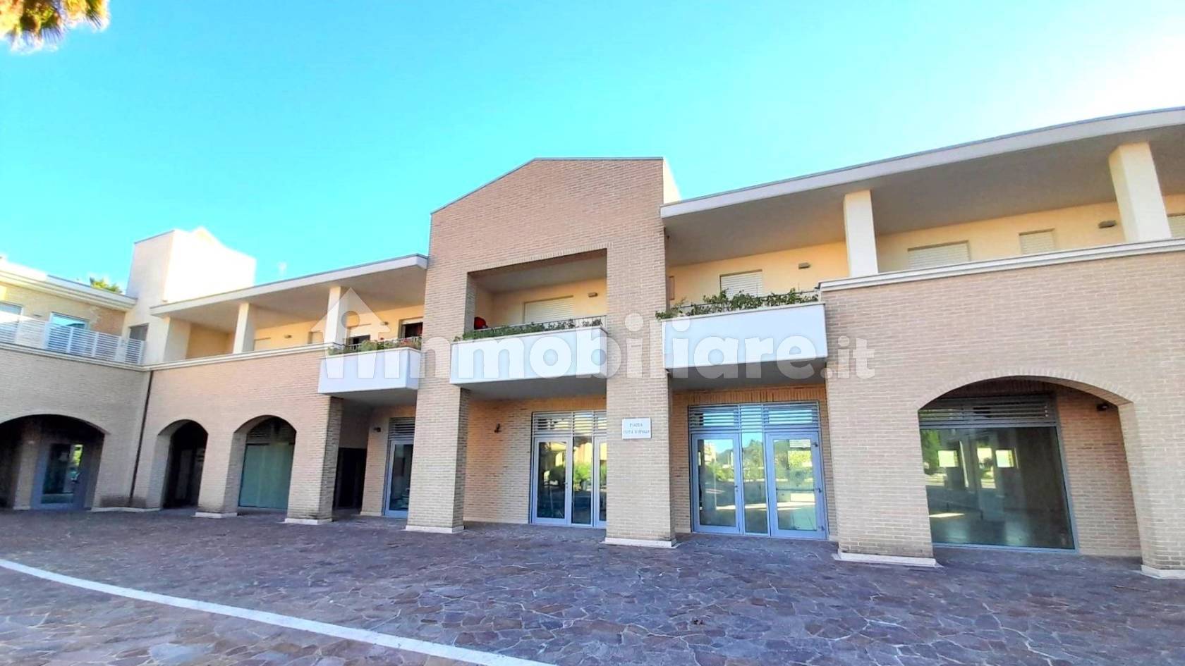 Locale commerciale in Vendita