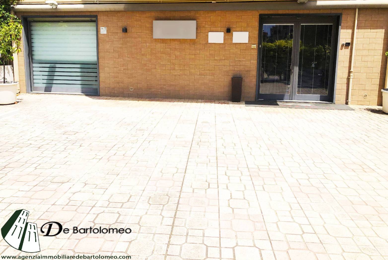 Locale commerciale in Vendita