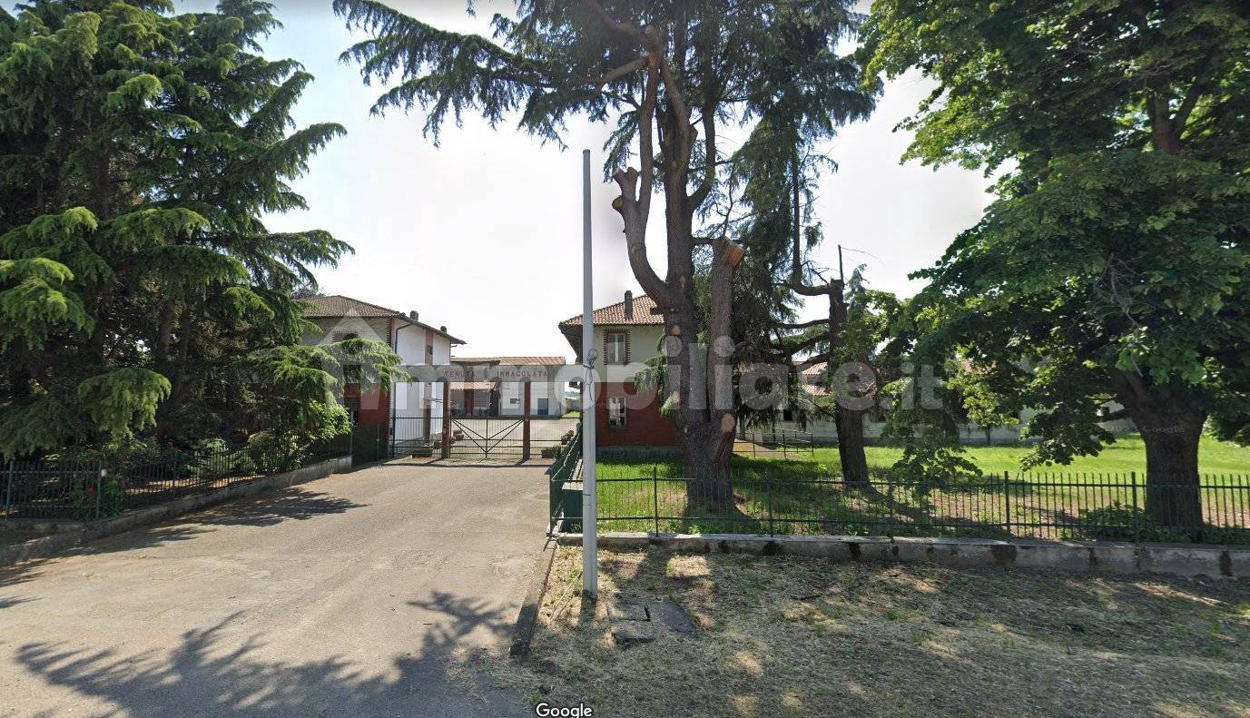 Locale commerciale in Vendita