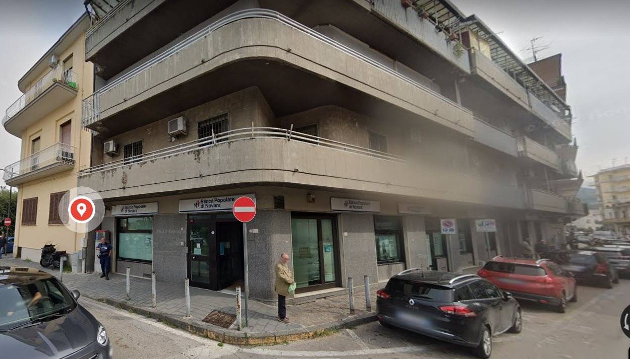 Locale commerciale in Vendita