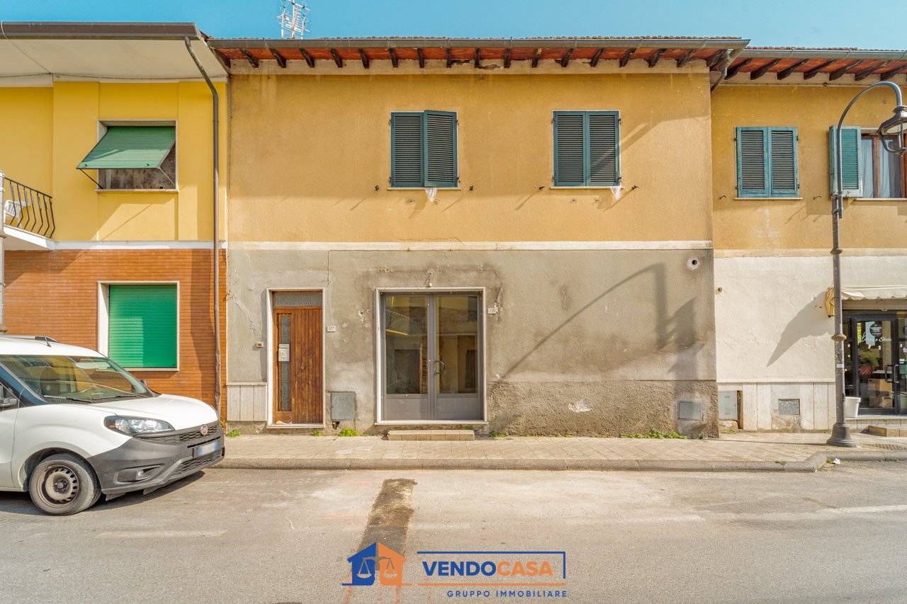 Locale commerciale in Vendita