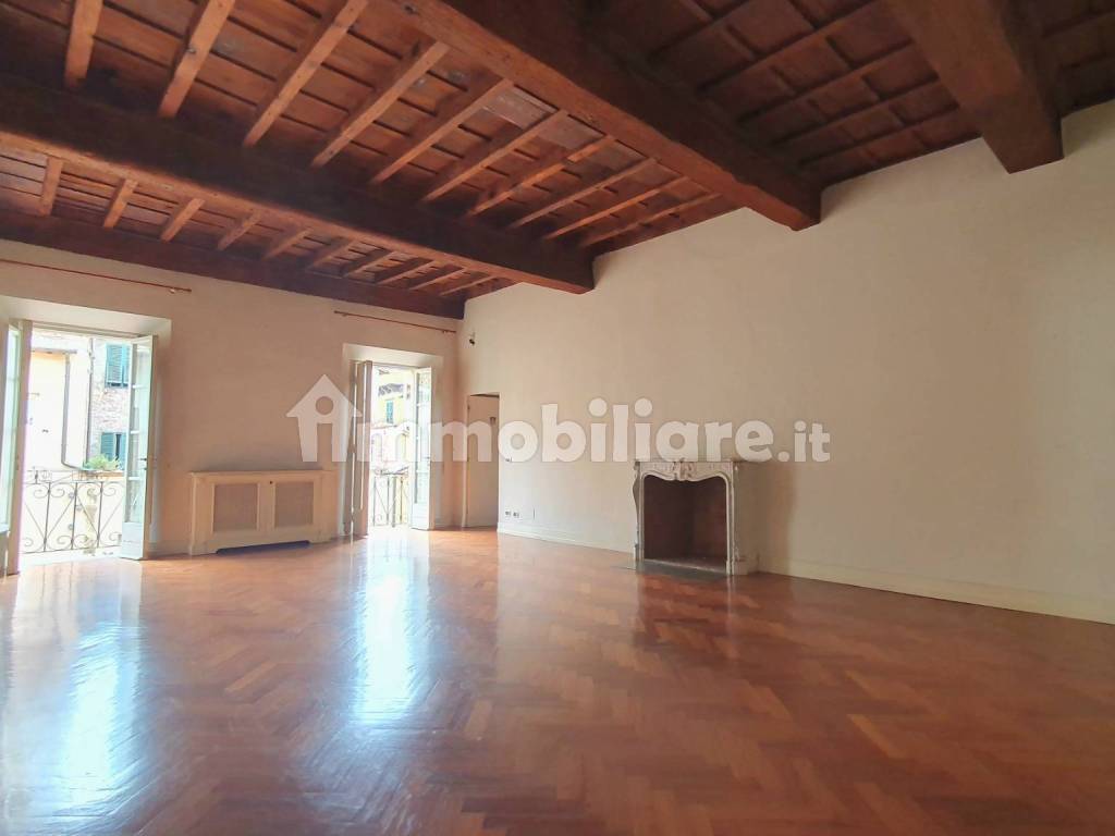 Vendita Appartamento in via Roma. Lucca. Ottimo stato, secondo piano ...