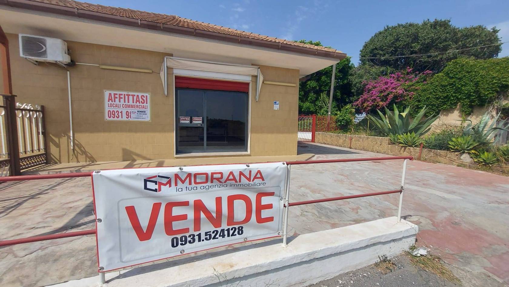 Locale commerciale in Vendita