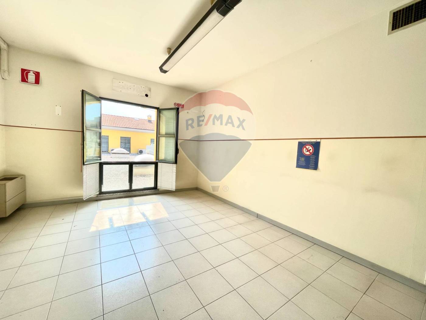 Locale commerciale in Vendita