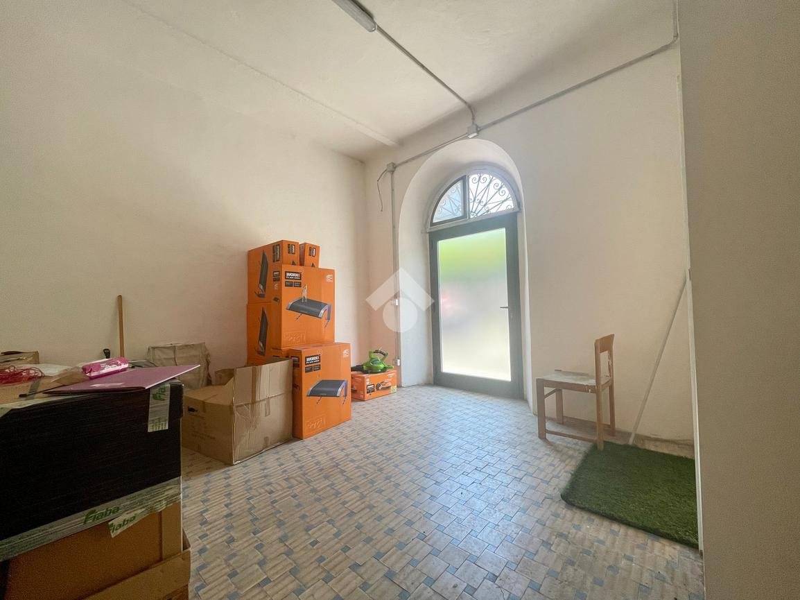 Locale commerciale in Vendita