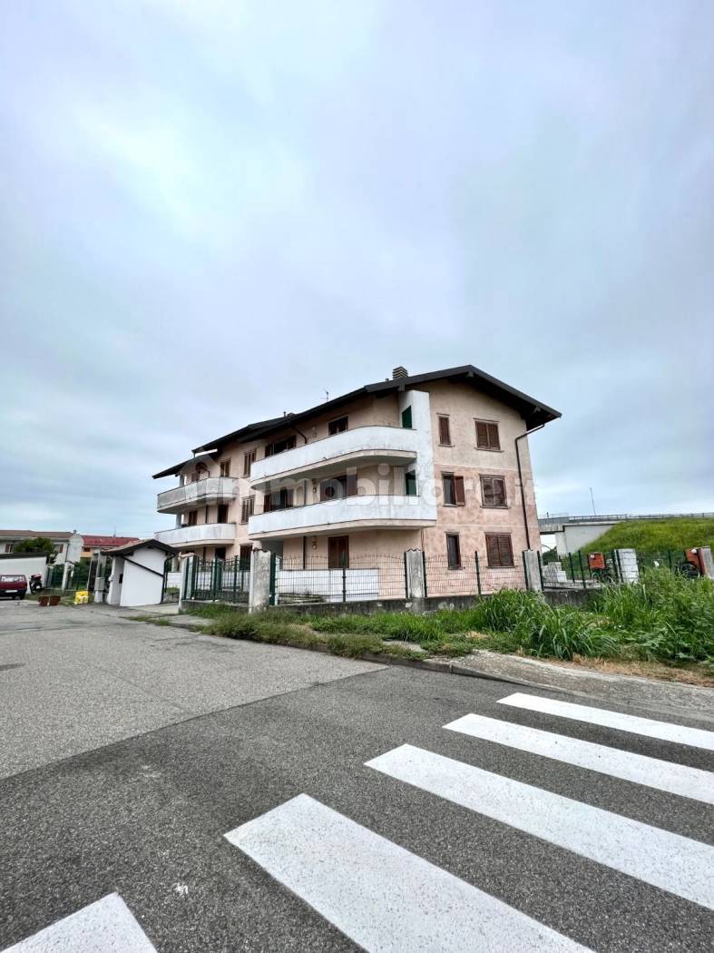 Bilocale via Giovanni dalle Bande Nere, Centro, Trecate