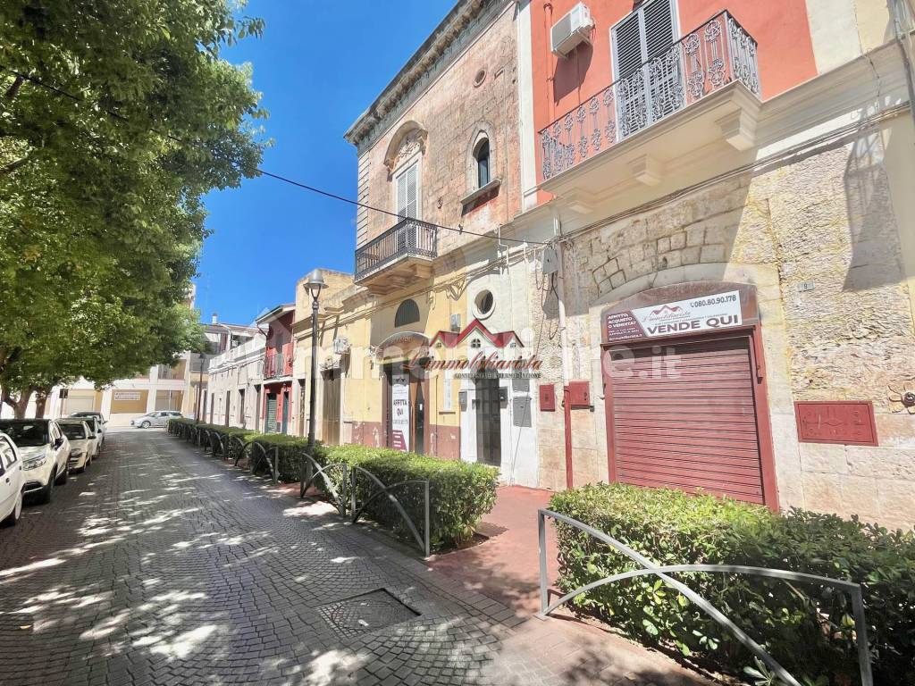 Locale commerciale largo Plebiscito, Valenzano, Rif. 105138665 ...