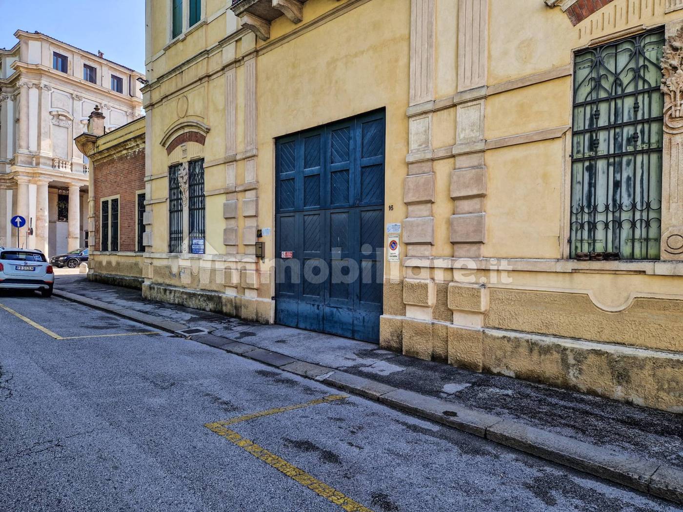 Posto auto - moto in Vendita