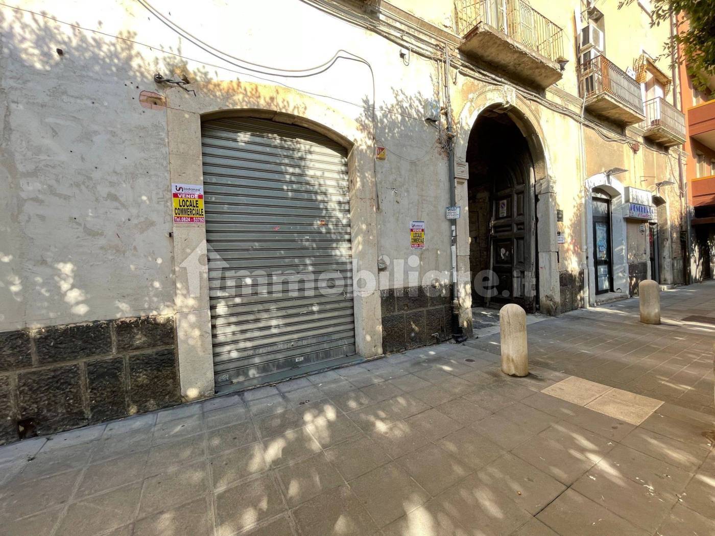 Locale commerciale in Vendita