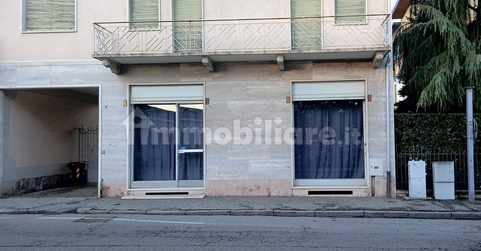 Locale commerciale in Vendita