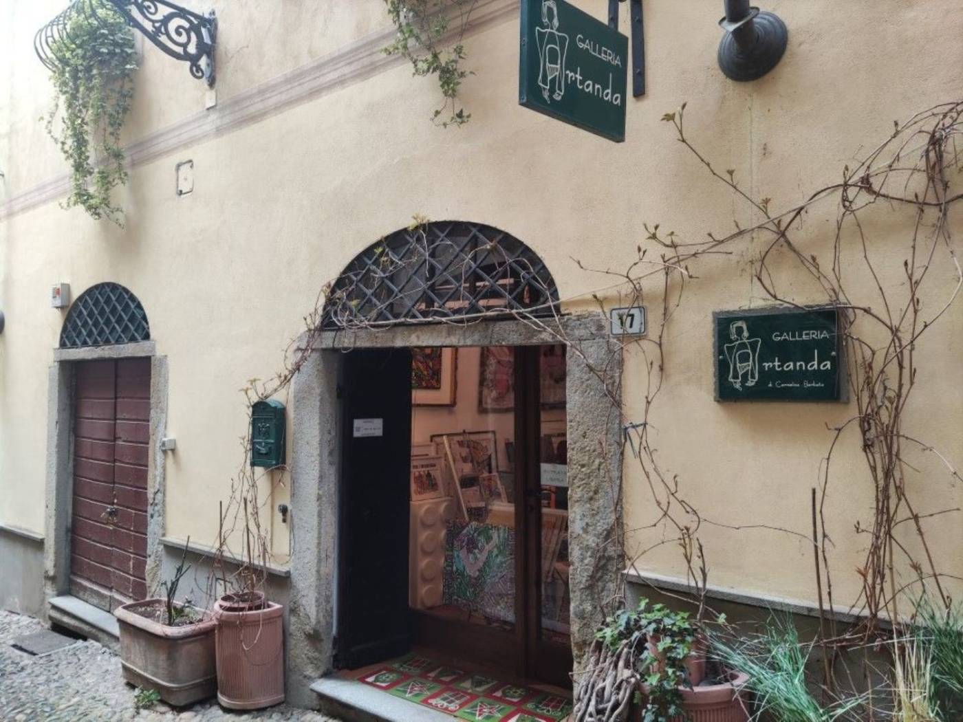 Locale commerciale in Vendita