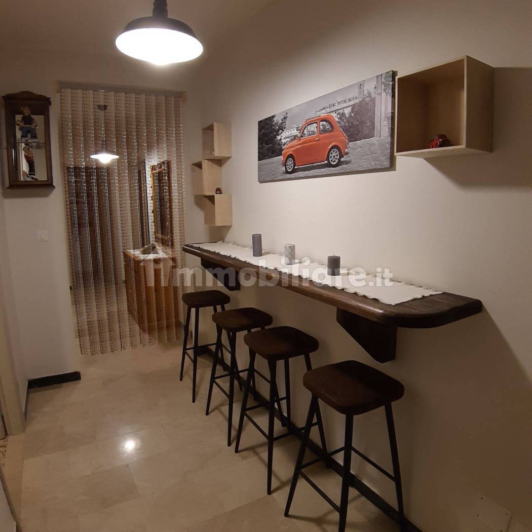 Trilocale via Giorgio Carrel 37, Centro, Aosta