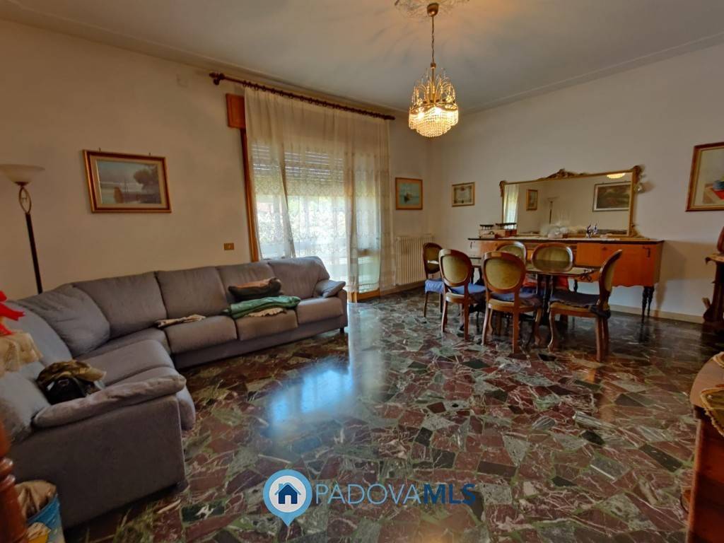 Quadrilocale buono stato, primo piano, Centro, Due Carrare