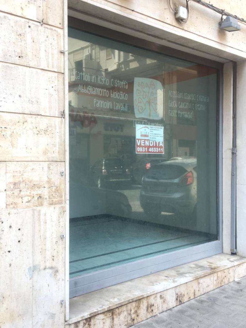 Locale commerciale in Vendita