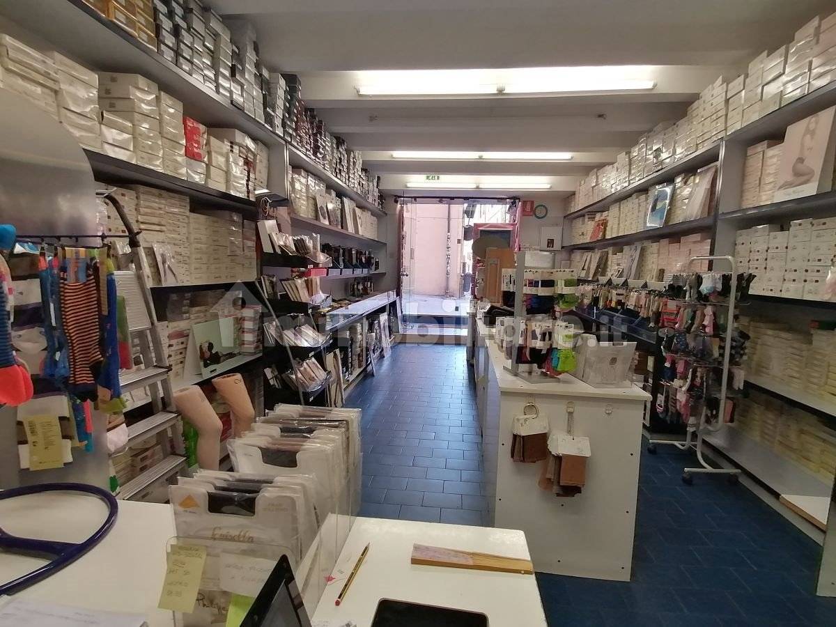 Locale commerciale in Vendita