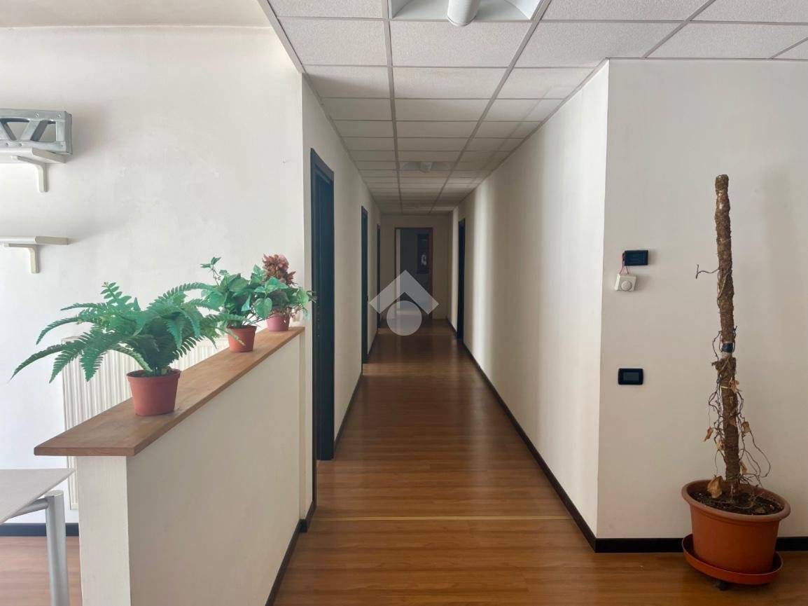 Locale commerciale in Vendita