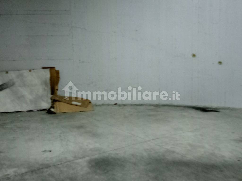 Garage - Box via Michelangelo Cianciulli, Avellino, Rif. 104768721 - Immobiliare.it