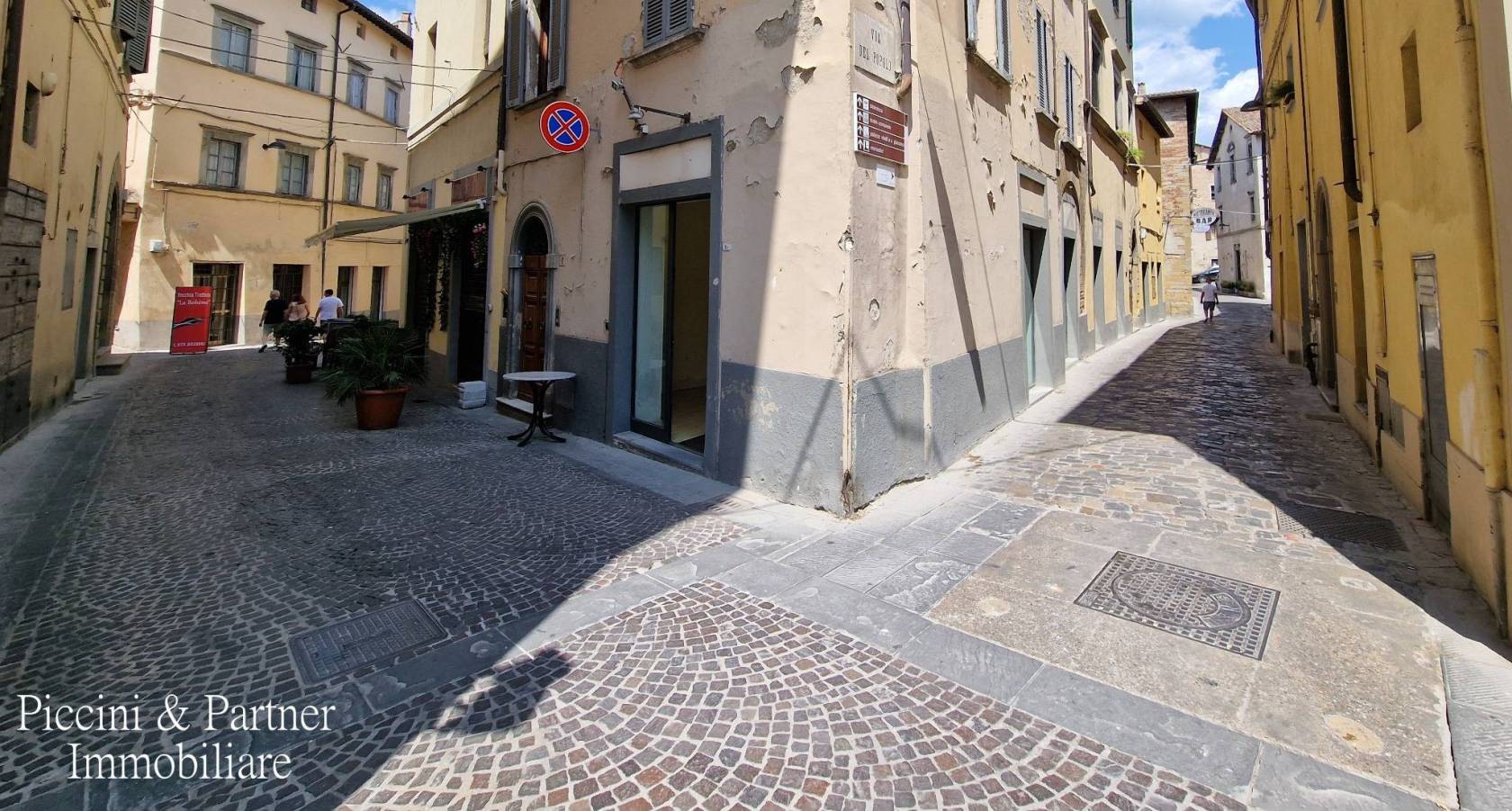 Locale commerciale in Vendita