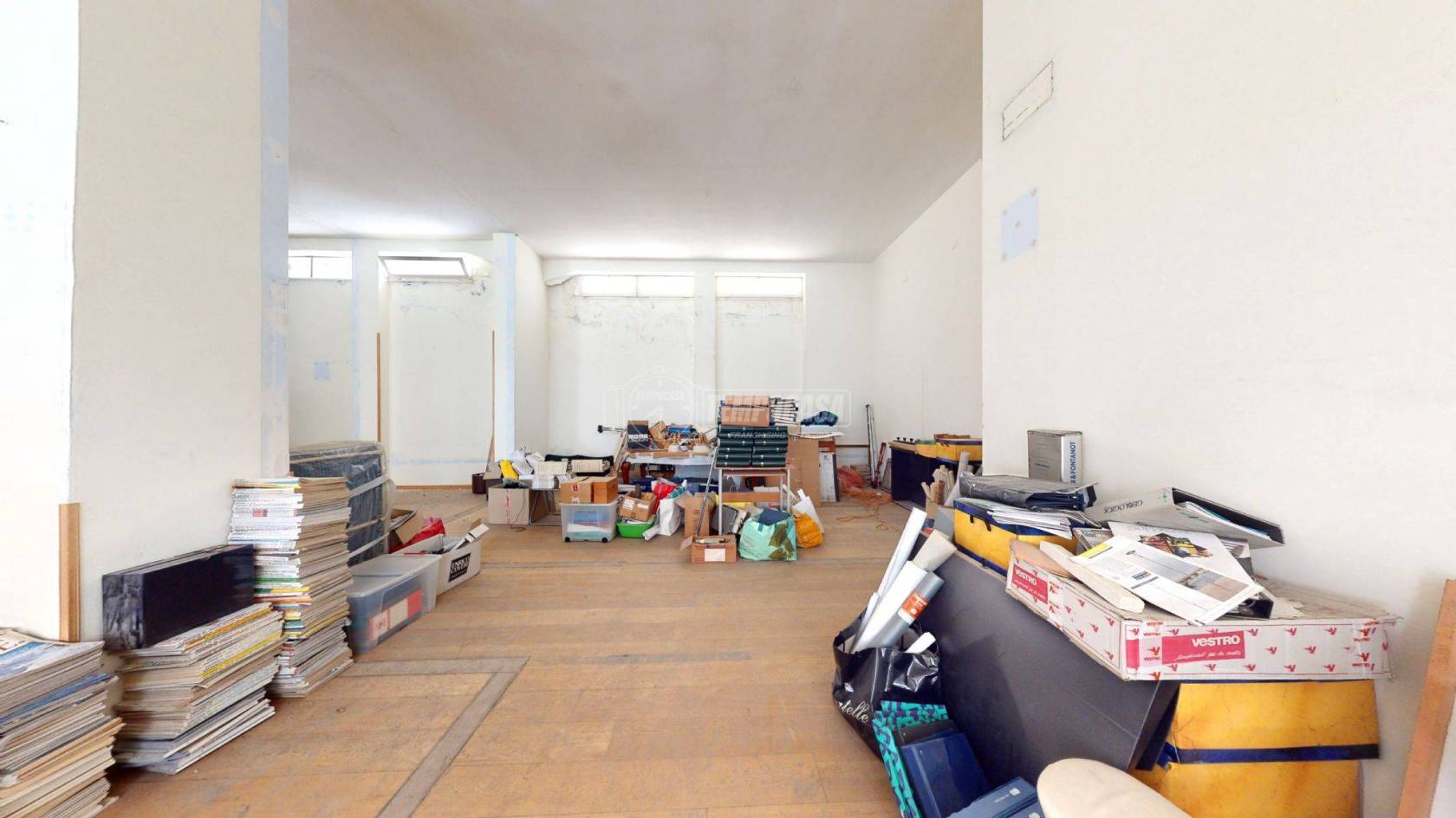 Locale commerciale in Vendita