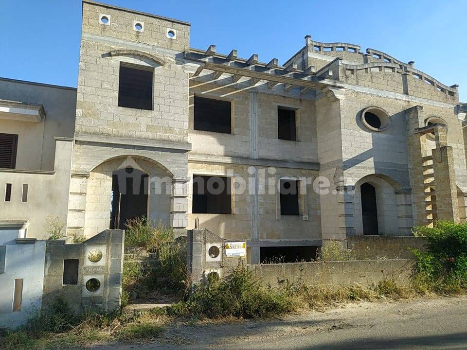 Vendita Rustico in via Andrea Costa Racale. Da ristrutturare, posto ...