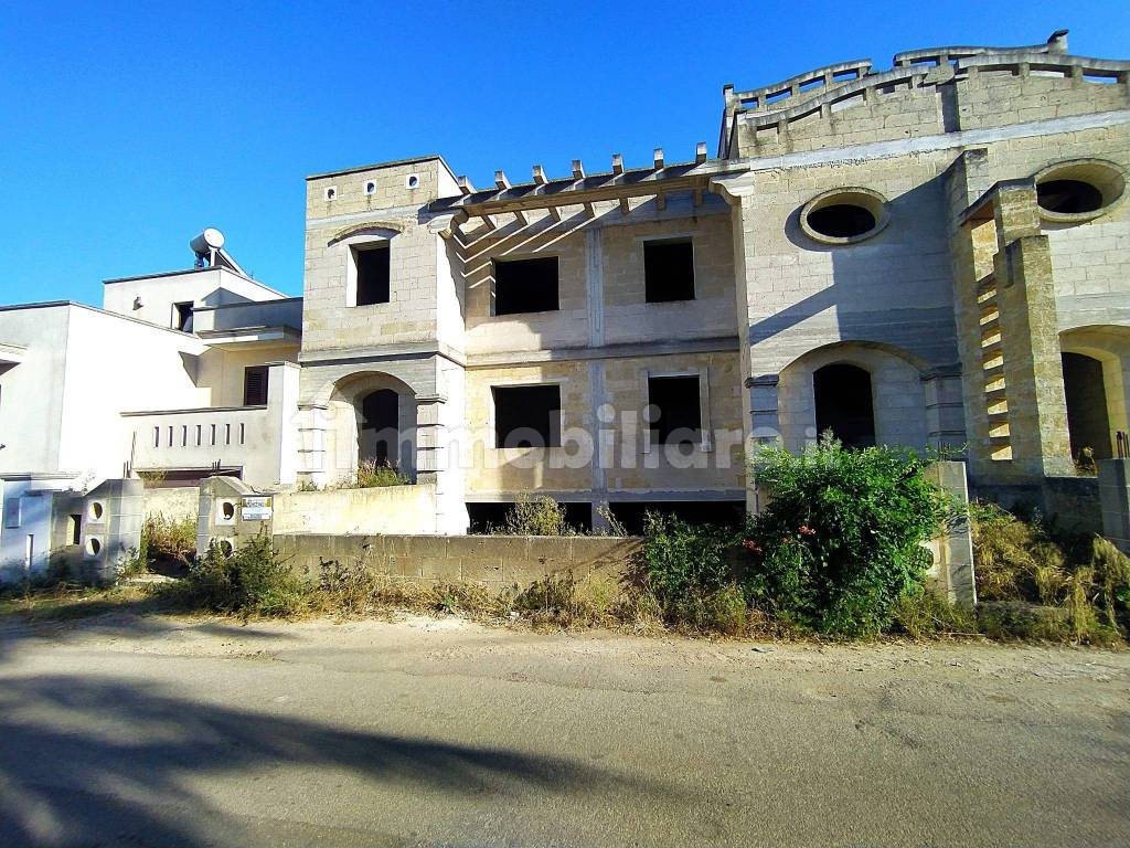 Vendita Rustico in via Andrea Costa Racale. Da ristrutturare, posto ...