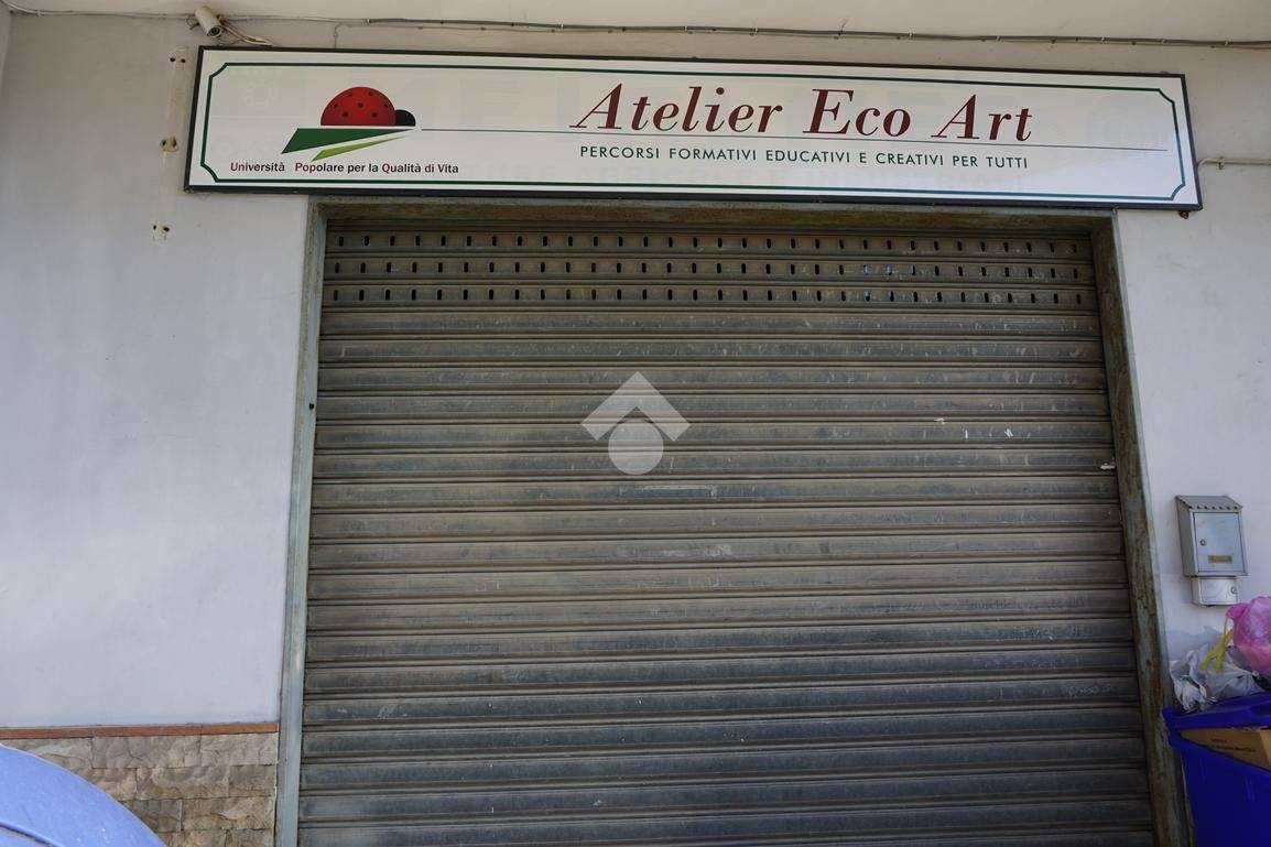 Locale commerciale in Vendita