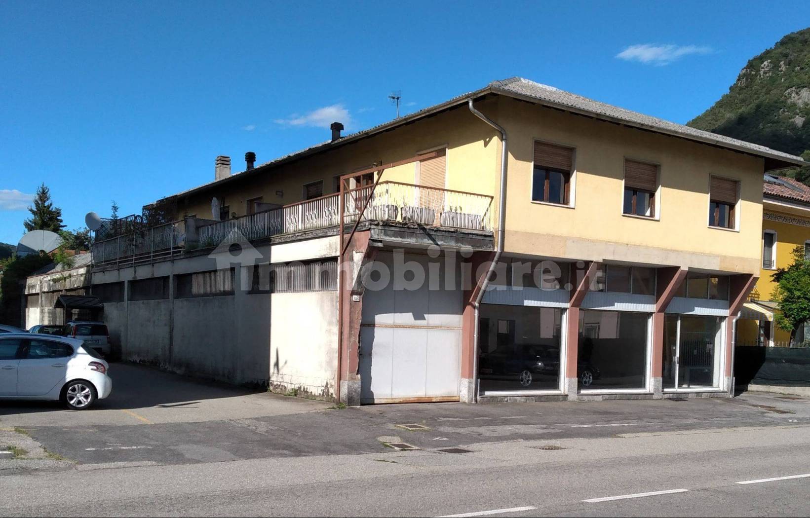 Locale commerciale in Vendita