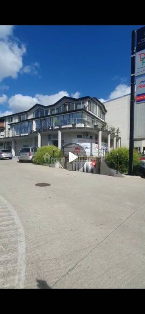 Locale commerciale in Vendita