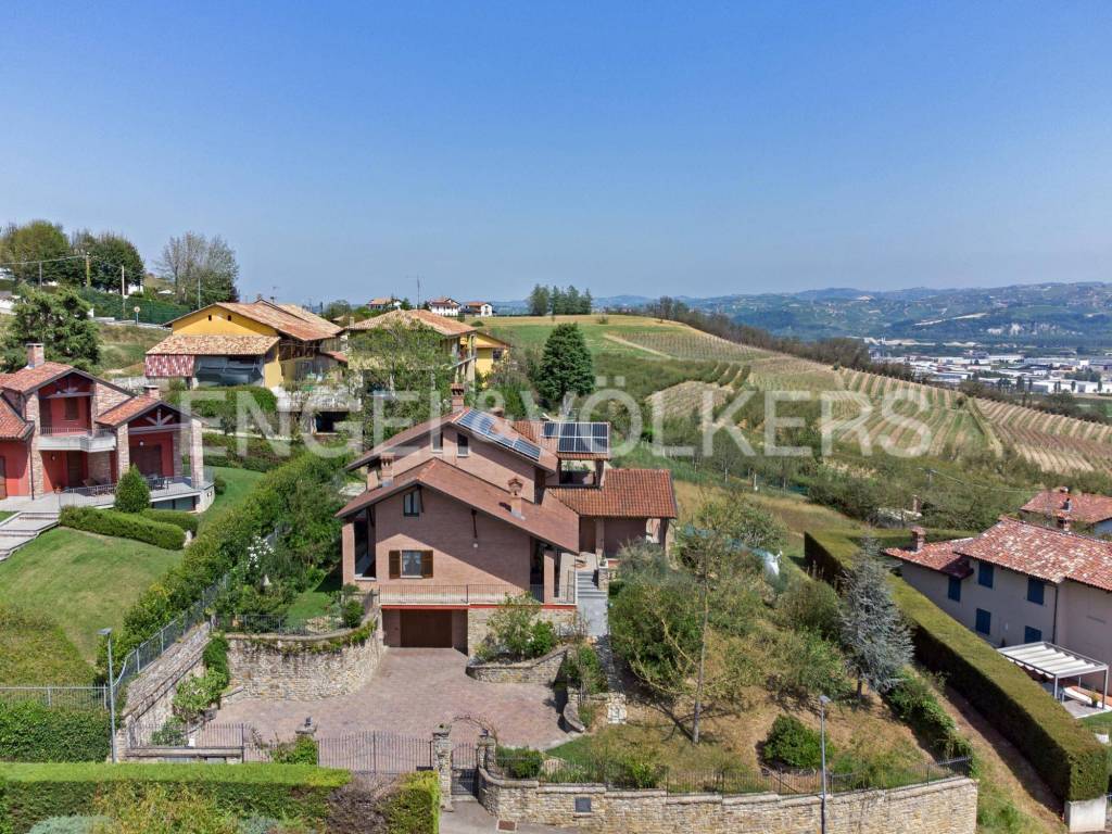 Vendita Villa bifamiliare in frazione Castelrotto Guarene. Ottimo stato ...