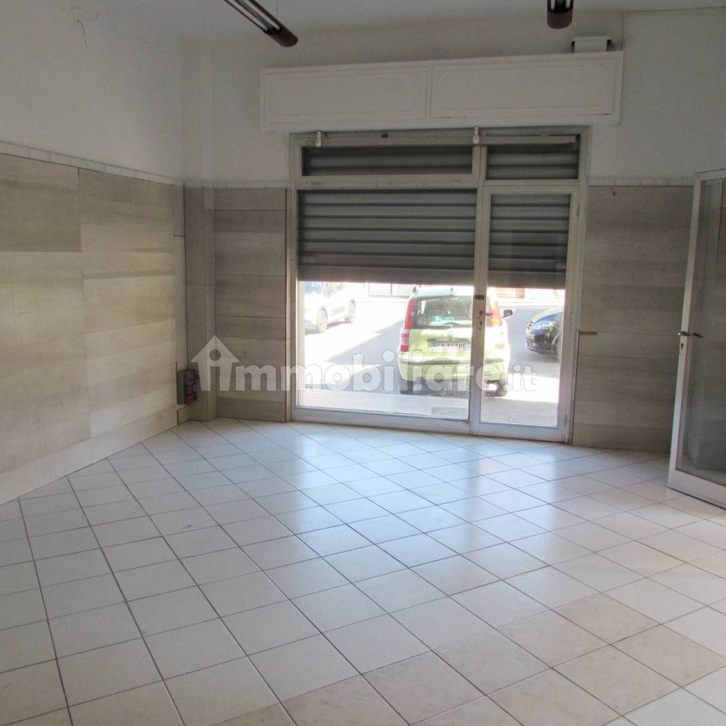 Locale commerciale in Vendita