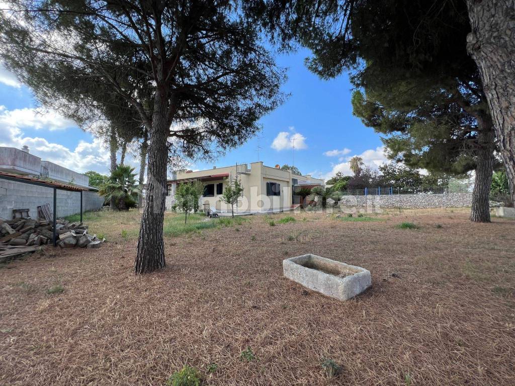 Vendita Villa unifamiliare in via Merine Lecce. Ottimo stato, posto ...