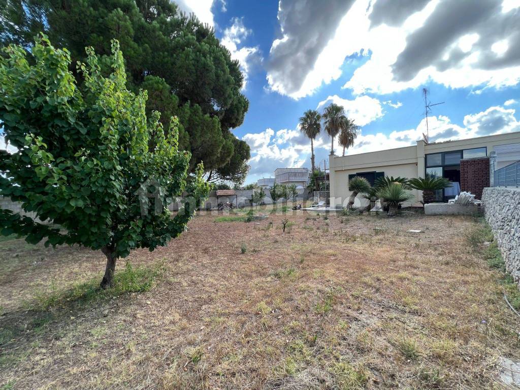 Vendita Villa unifamiliare in via Merine Lecce. Ottimo stato, posto ...