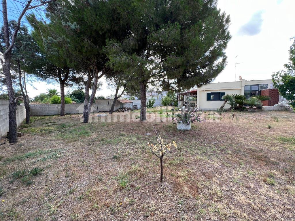 Vendita Villa unifamiliare in via Merine Lecce. Ottimo stato, posto ...