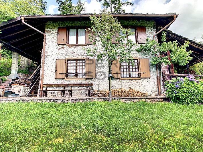 Vendita Terratetto unifamiliare in via dei Fovi 236 Baselga di Pinè. Da ristrutturare, posto ...