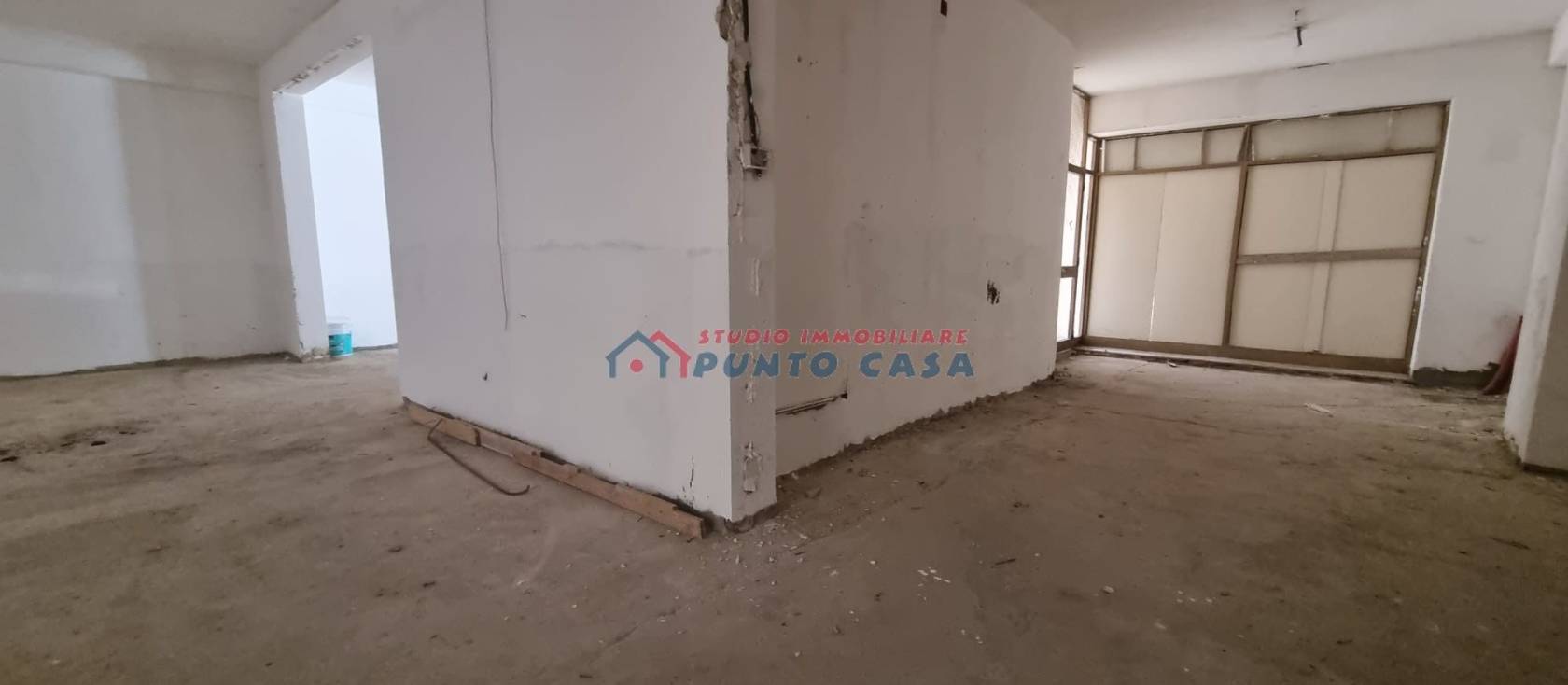 Locale commerciale in Vendita